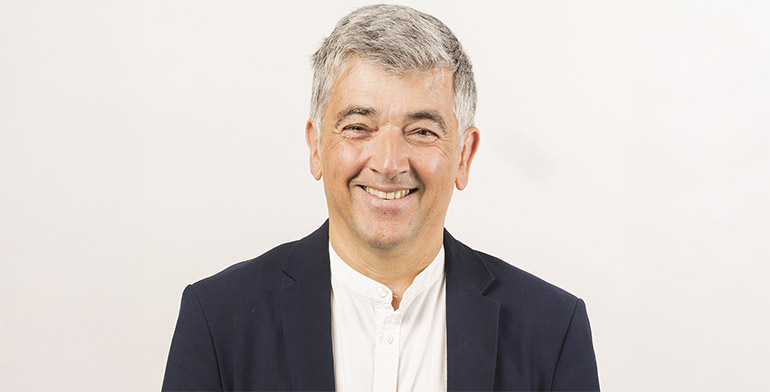 « Si vous aimez aider, vous avez votre place » : DomusVi recrute avec ...